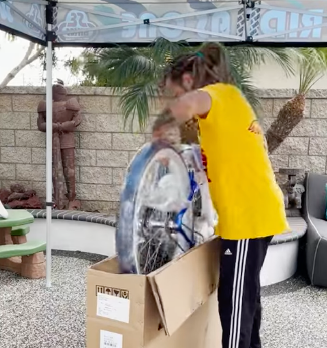 Unboxing the Blue Sparkle Monster Ripper – SE BIKES Powered By BikeCo